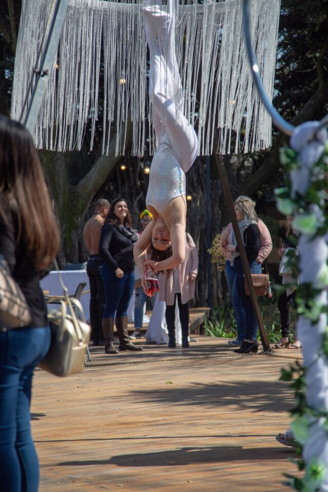 Artists – Hands On