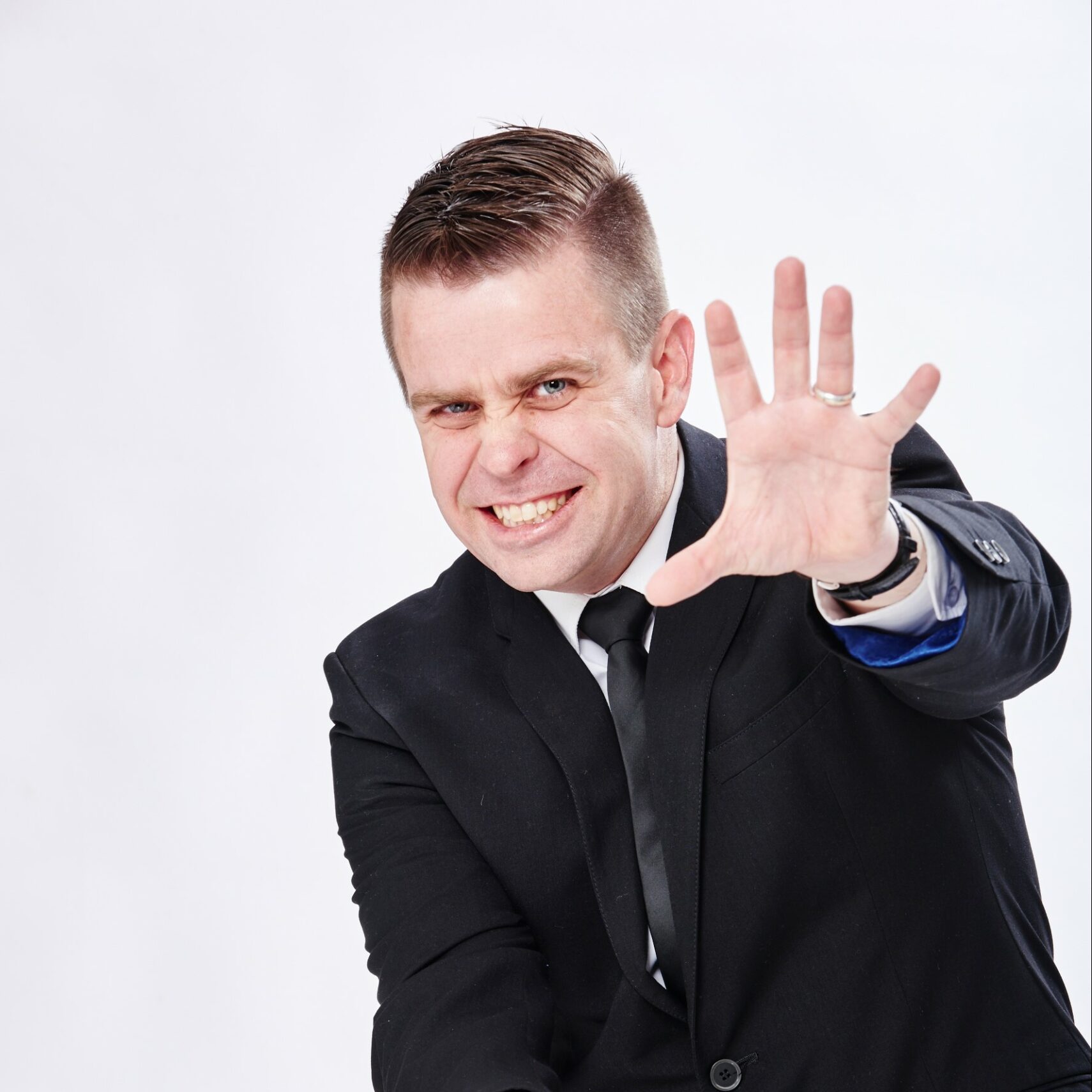 WARREN ROBERTSON – Hands On